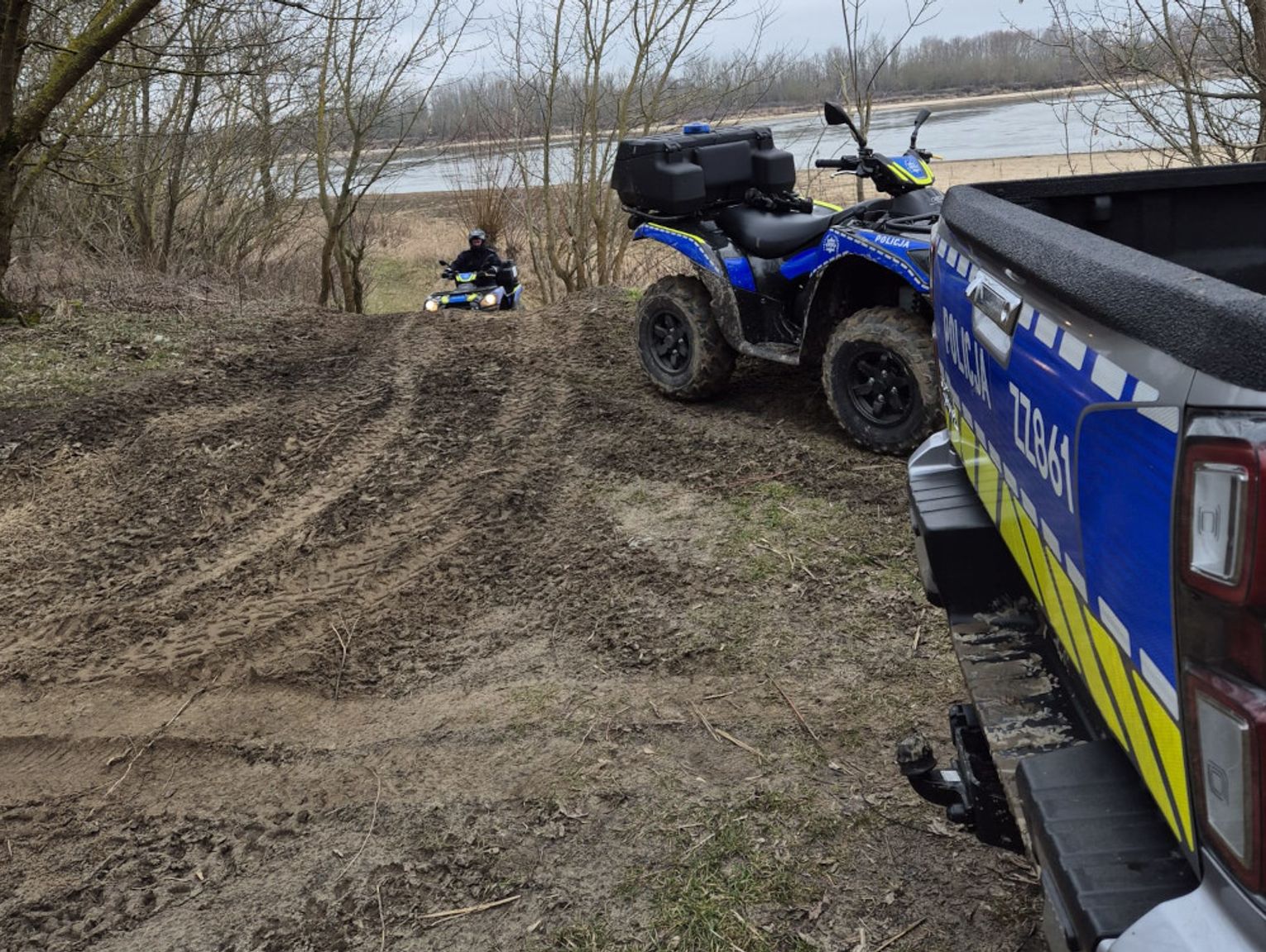 Nowe pojazdy terenowe dla karczewskich policjantów